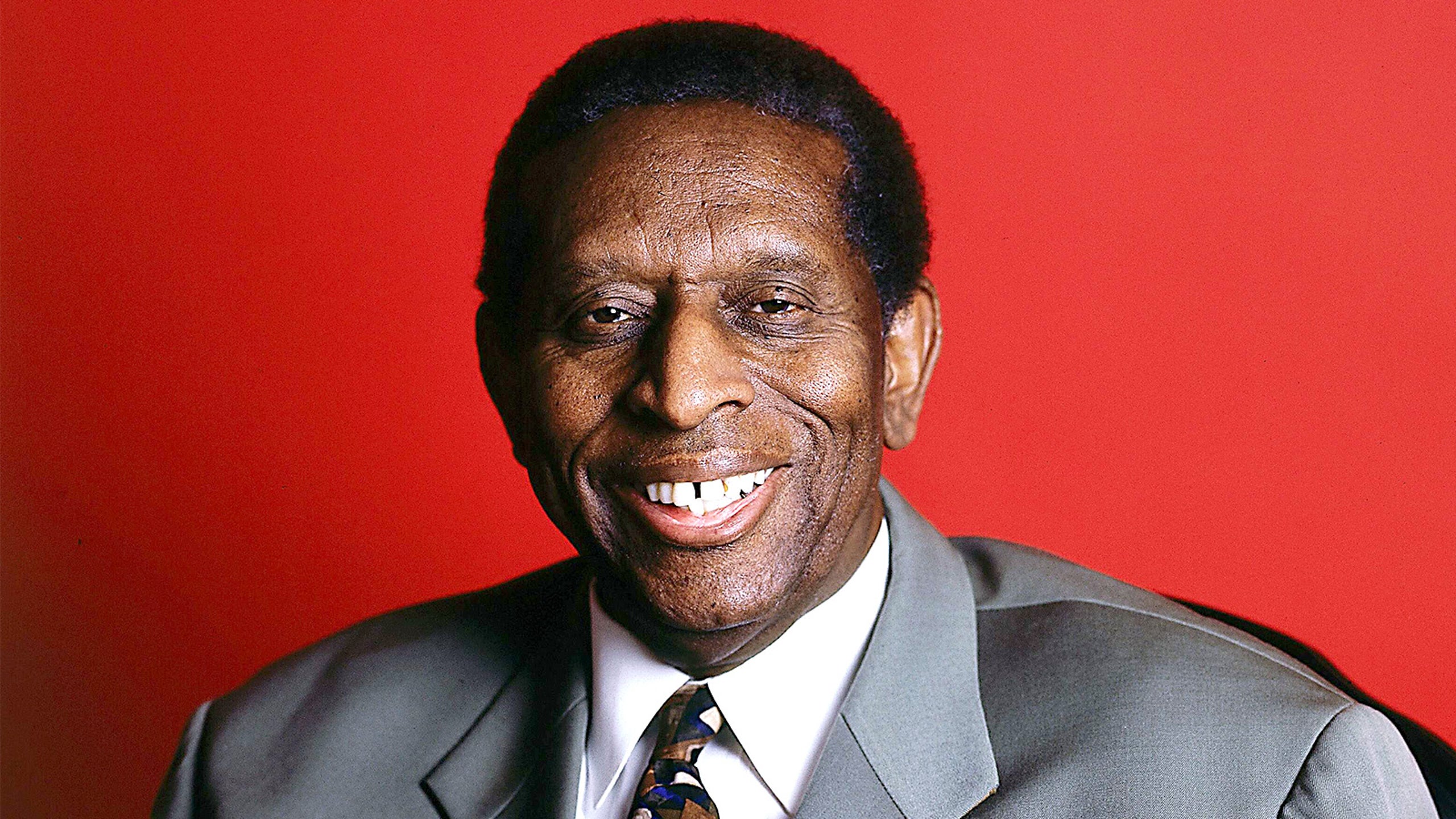 Earl Lloyd broke the color barrier in the NBA | FOX Sports