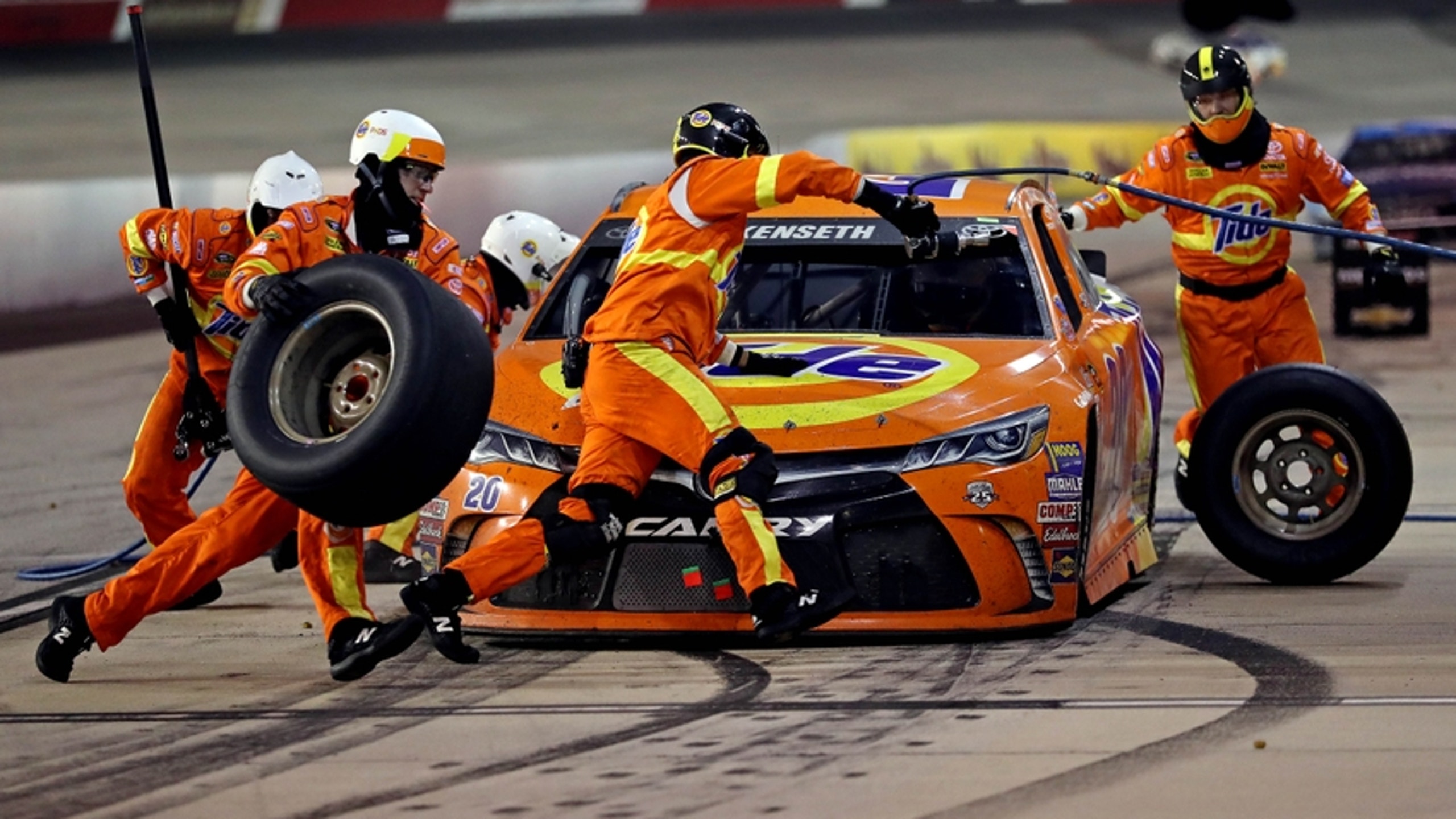 NASCAR To Reduce Pit Crew Numbers In 2017? | FOX Sports
