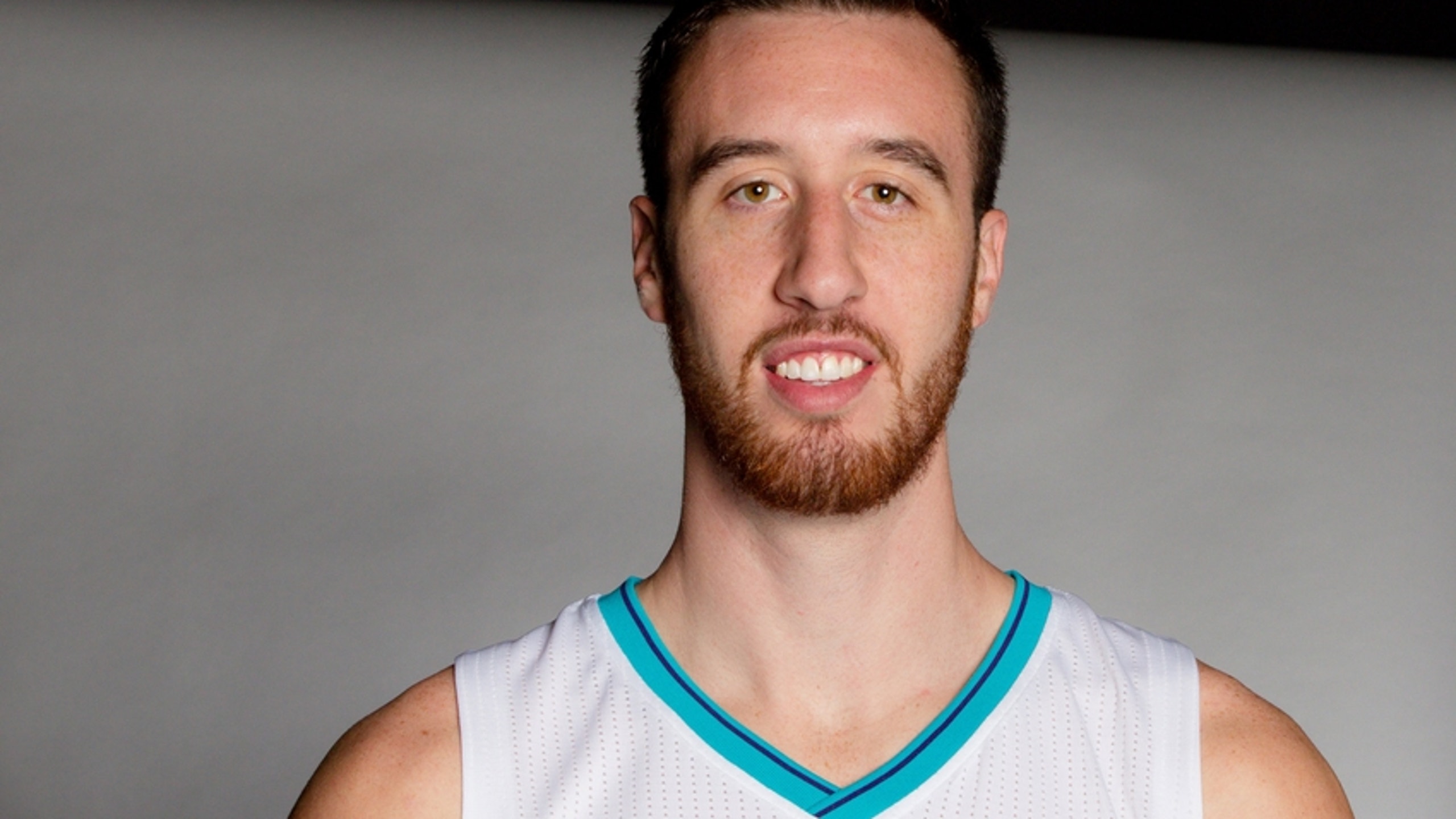 Frank Kaminsky has a pretty neat bathtub | FOX Sports