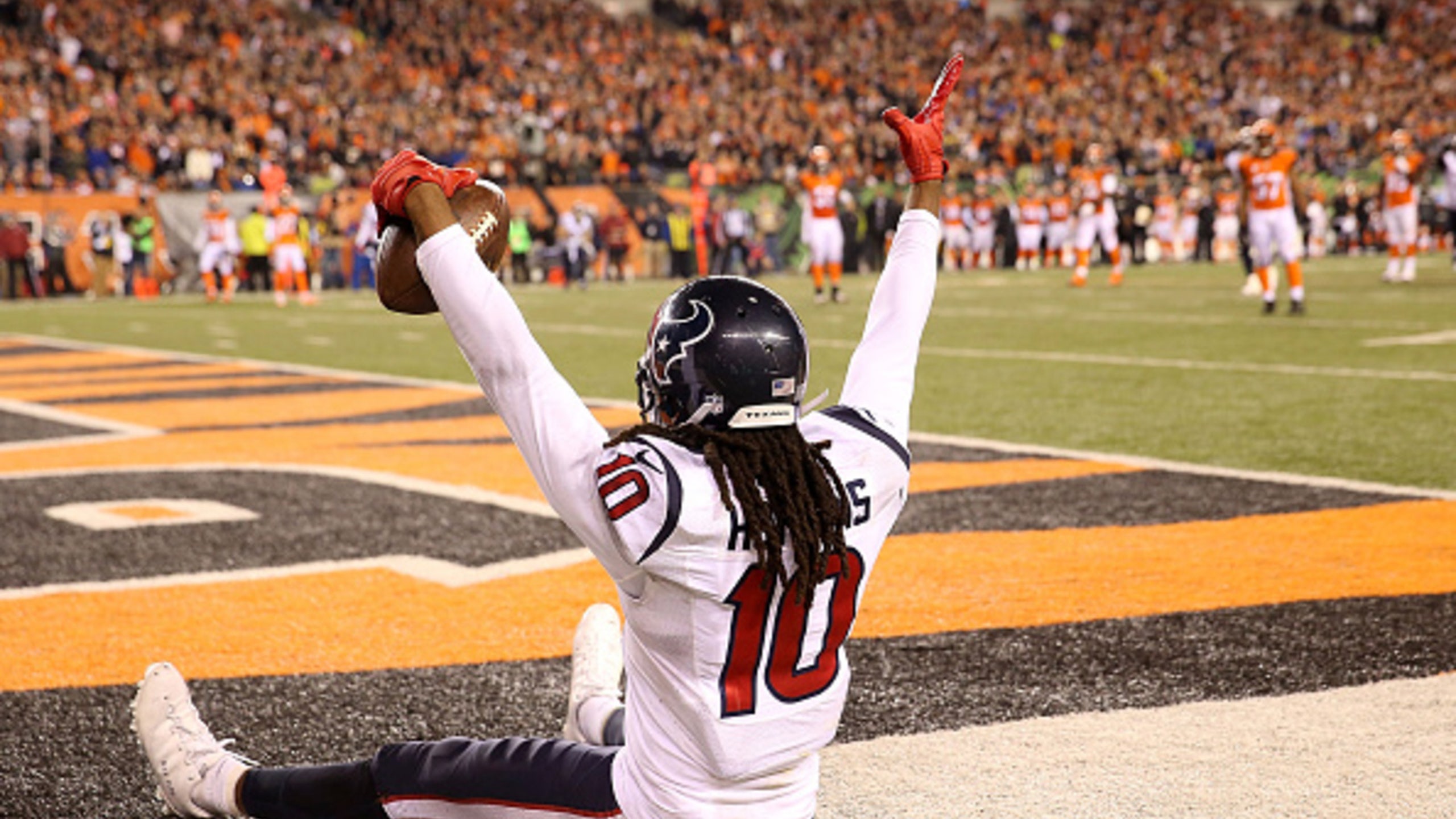 WATCH: DeAndre Hopkins makes ridiculous one-handed catch on MNF | FOX Sports