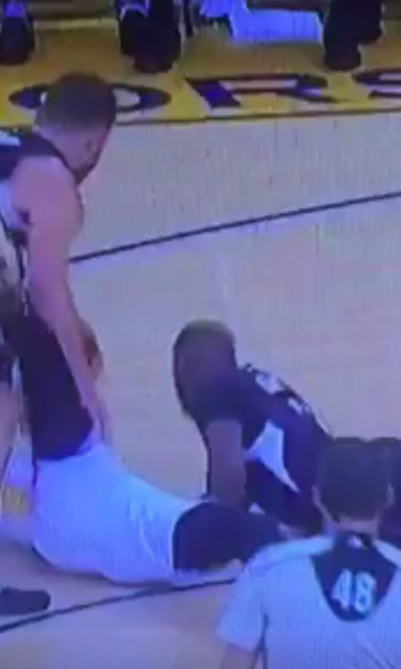 Draymond Green unleashes yet another kick during game vs. Clippers ...