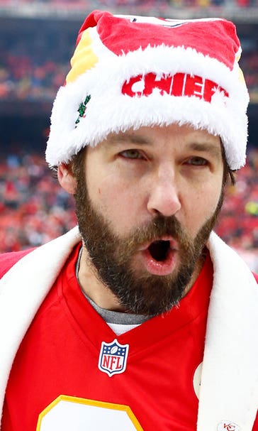 WATCH: Superfan Paul Rudd dresses up like Santa, joins the Chiefs band ...