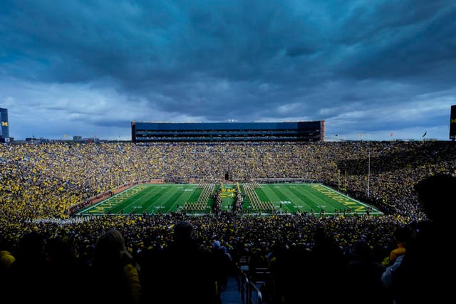 Top 20 college football stadiums you must see in your lifetime | FOX Sports
