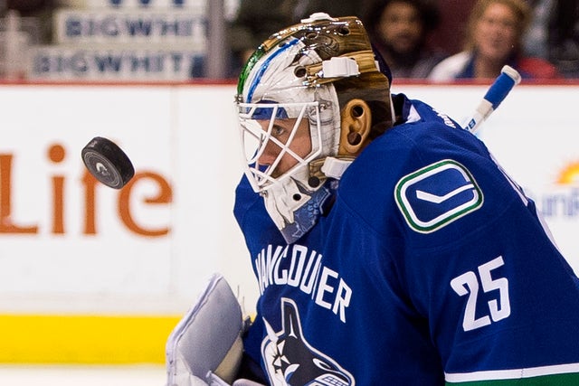 Jacob Markstrom debuts awesome throwback goalie mask | FOX Sports
