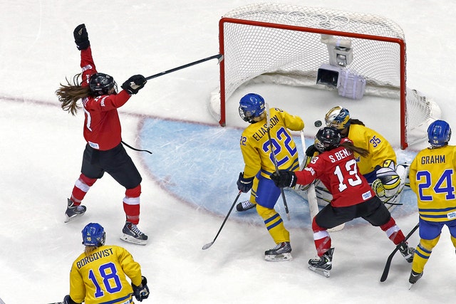 Jessica Lutz: Medal-winning hockey star, barista | FOX Sports