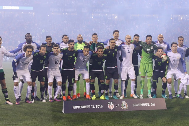 This gesture of unity between the USMNT and Mexico was awesome | FOX Sports