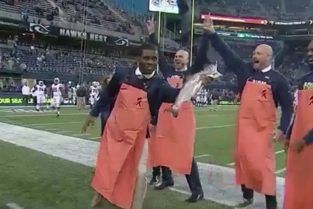 Randy Moss hauls in a flying fish with a great one-handed catch | FOX ...