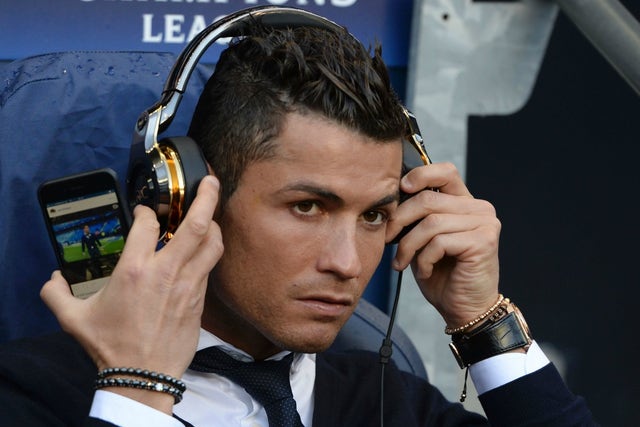 Cristiano Ronaldo can't stop 'staring at himself on the big screen ...