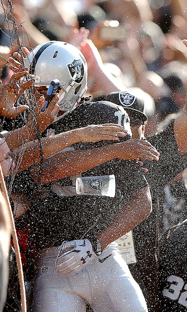 Raider Nation goes wild over this last-minute touchdown catch | FOX Sports