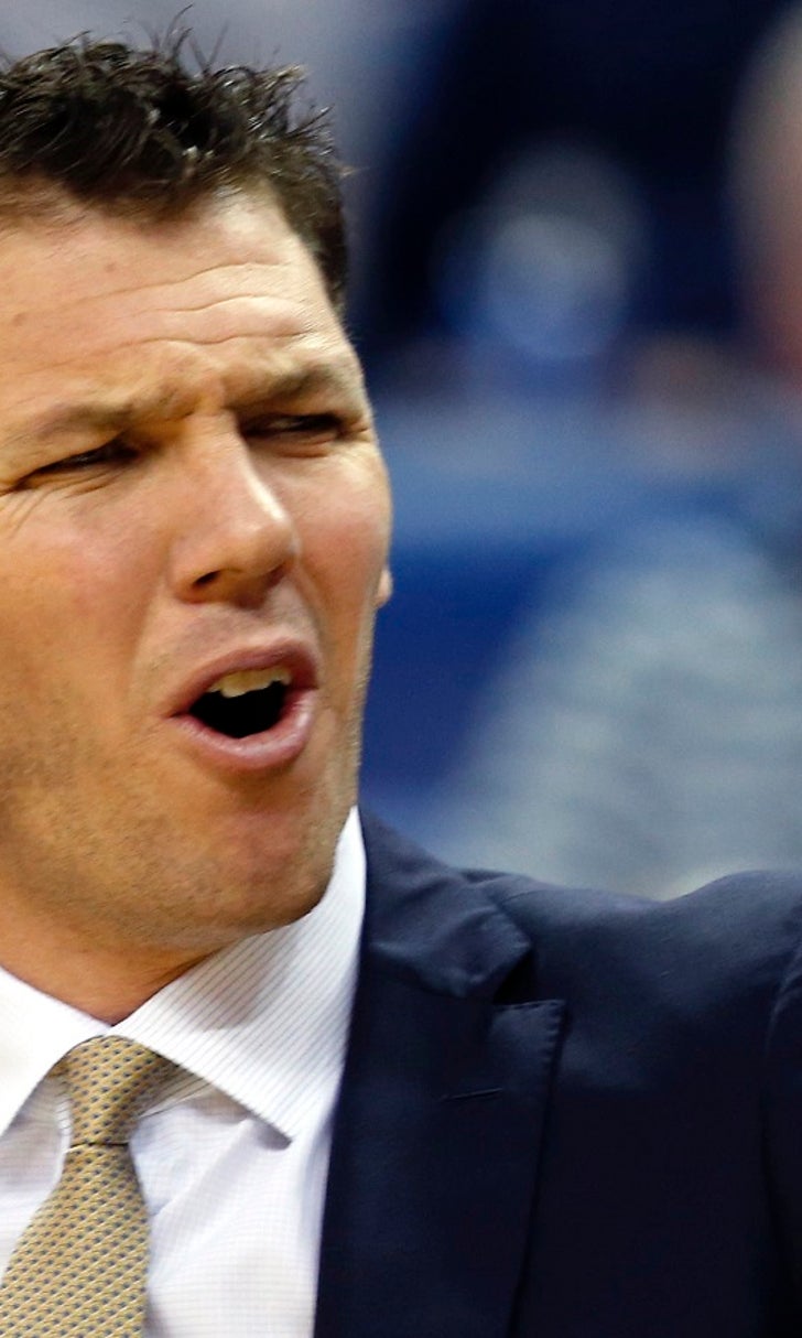 Lakers coach Luke Walton gets quick ejection after lighting into the ...