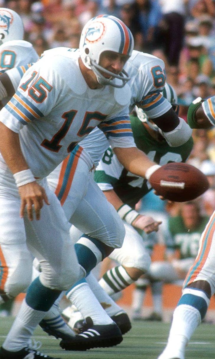 QB Earl Morrall, member of unbeaten 1972 Dolphins, dies at 79 | FOX Sports