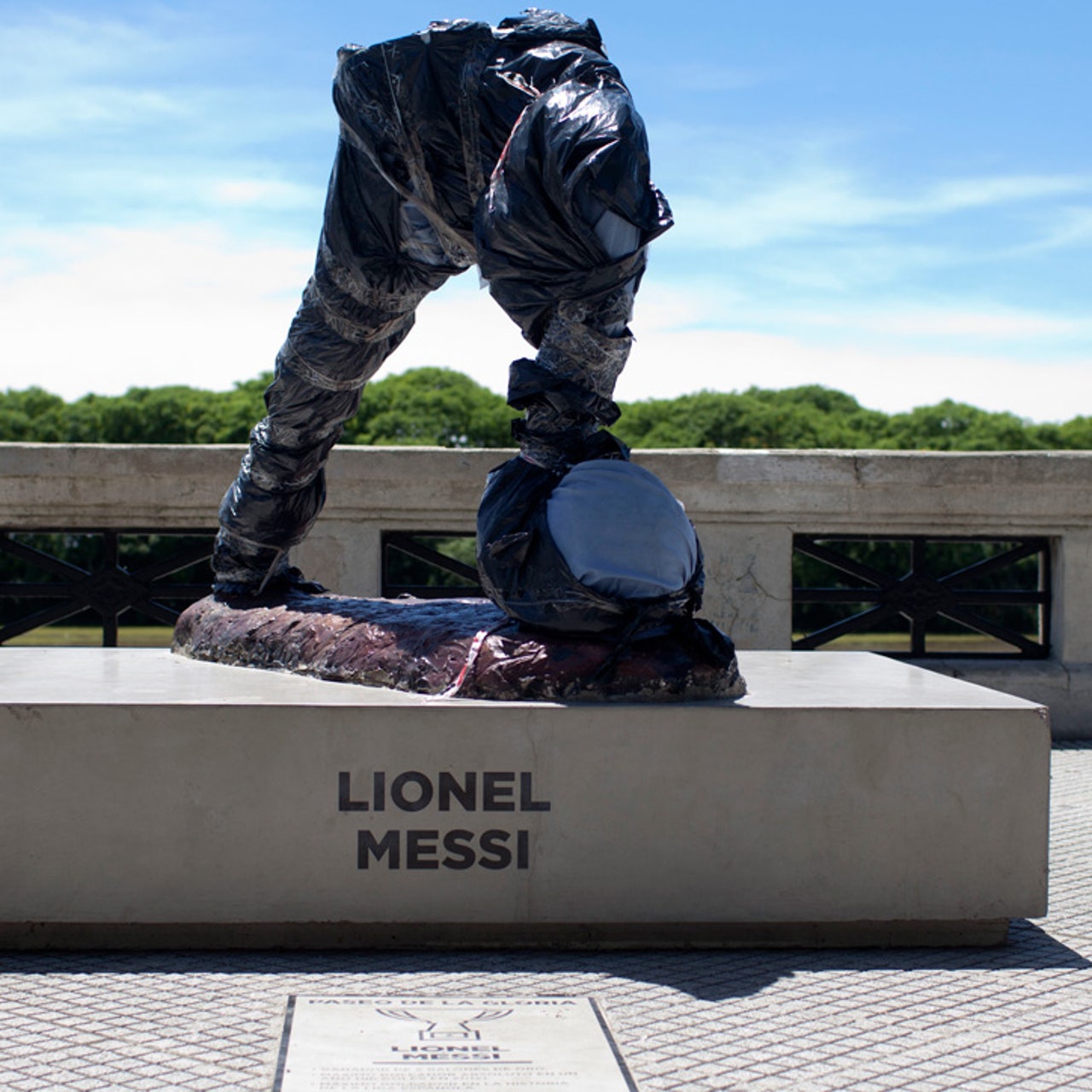 Messi Statue