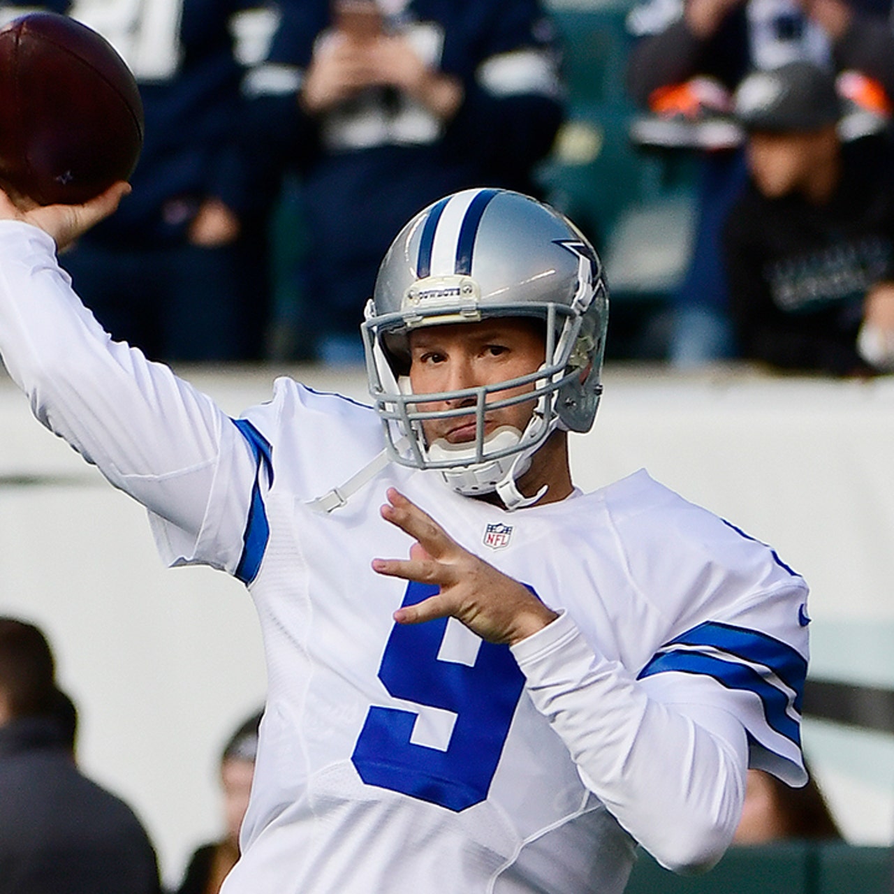 Tony Romo Throwing