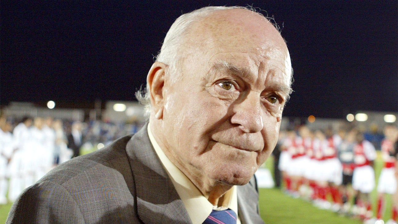 Real Madrid, soccer legend Alfredo Di Stefano dies, aged 88 | FOX Sports