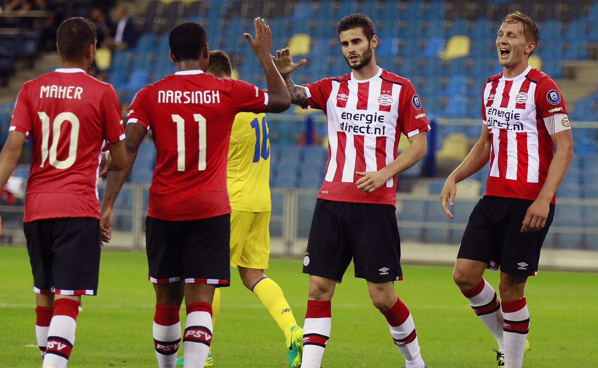 Watch PSV destroy almost the entire Porto XI with this incredible team ...