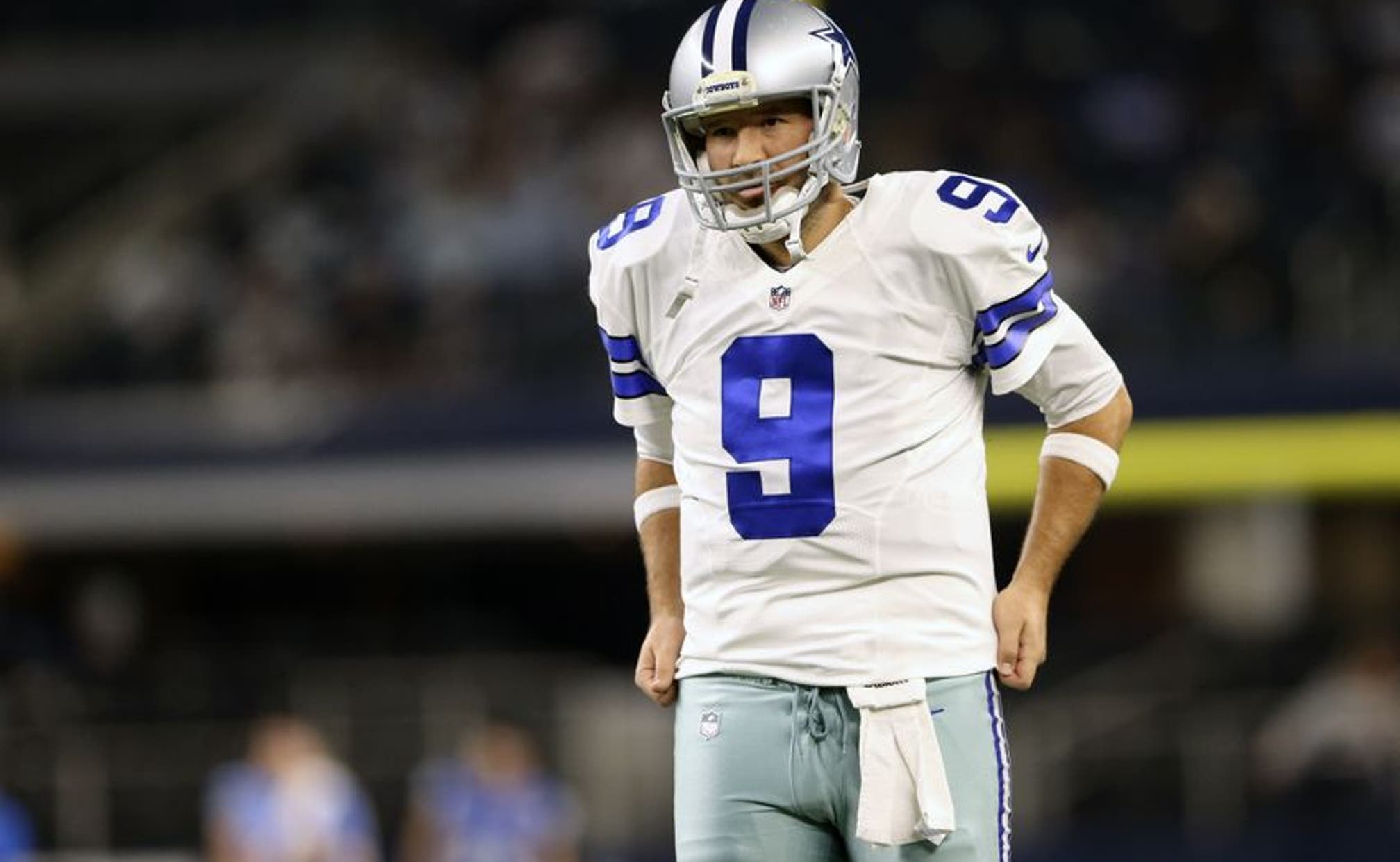Tony Romo Returns, Throws Touchdown on First Drive (Video) | FOX Sports