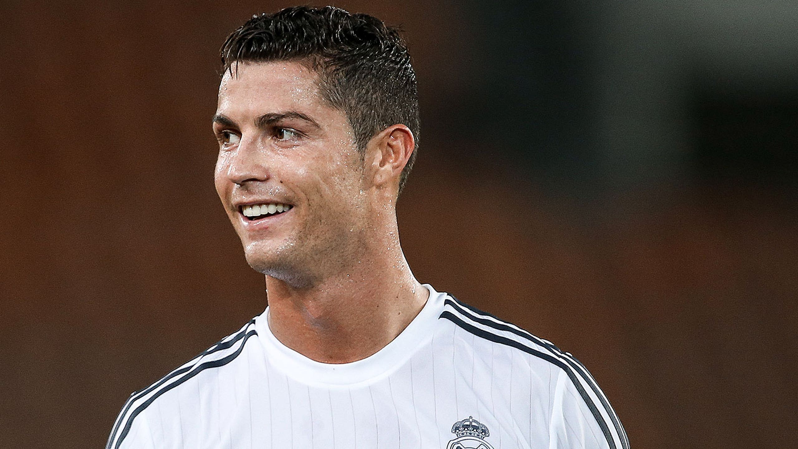 Ronaldo tricks people on street disguised as homeless person | FOX Sports