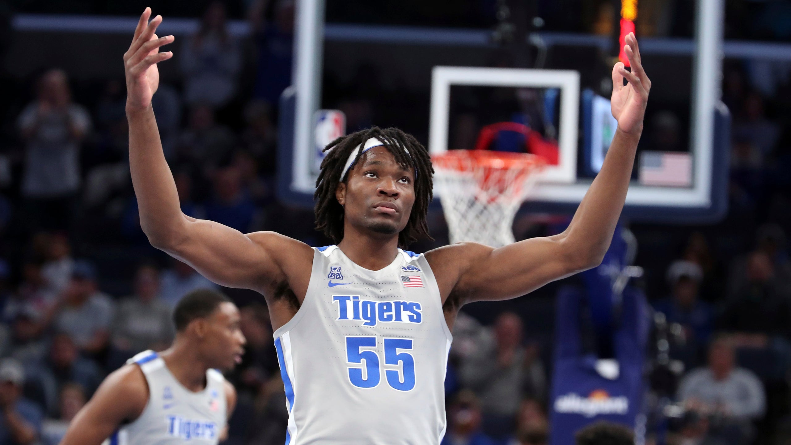 Lomax leads No. 15 Memphis past Bradley 71-56 | FOX Sports