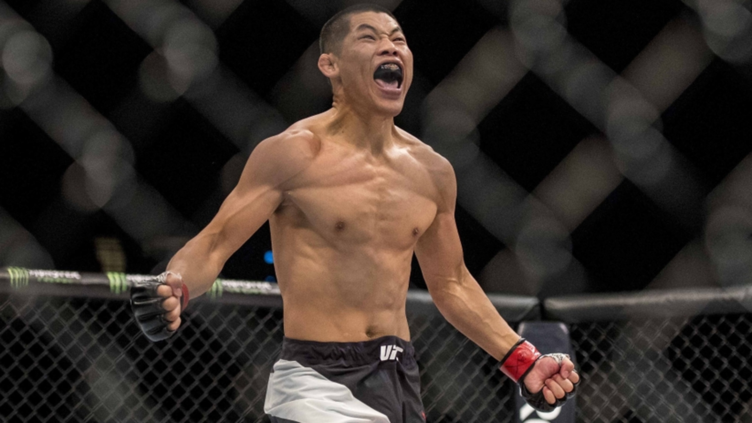 UFC Denver: Li Jingliang KO's Bobby Nash | FOX Sports