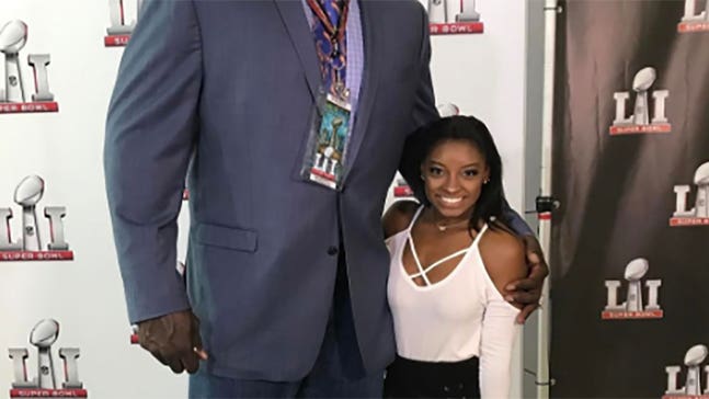Simone Biles standing next to Shaq is the best Super Bowl Sunday photo ...