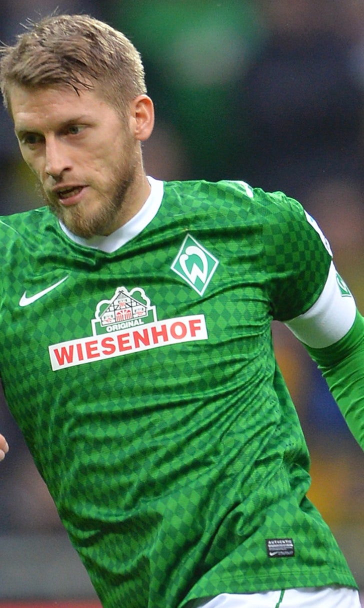 Fair play! Bremen's Aaron Hunt rejects penalty | FOX Sports