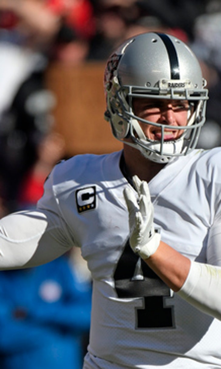 Raiders QB Derek Carr takes step back in year 4 | FOX Sports