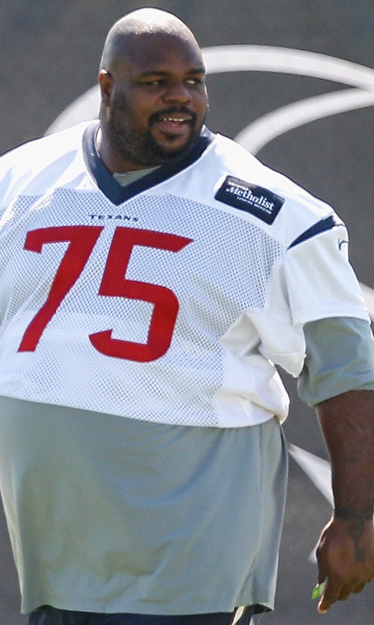 WATCH: Vince Wilfork cracks up Texans by wearing amazing overalls to ...