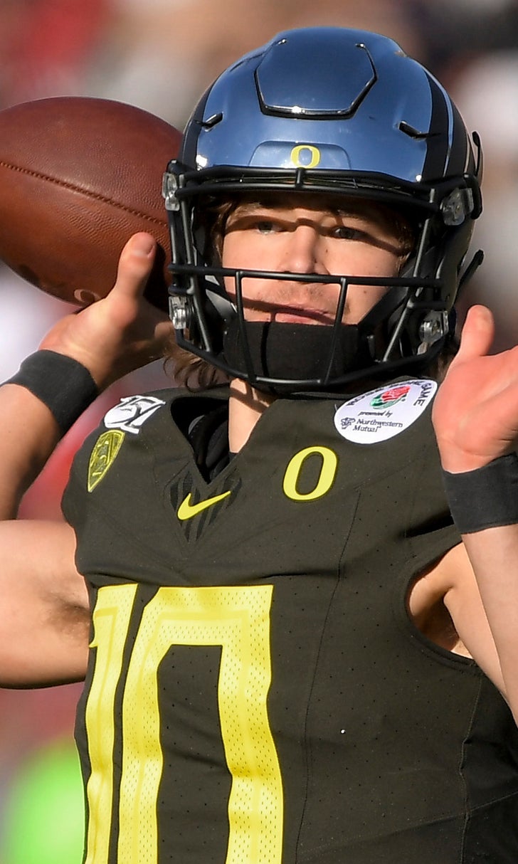 Justin Herbert's 2 brothers serve as his spotters, receivers | FOX Sports