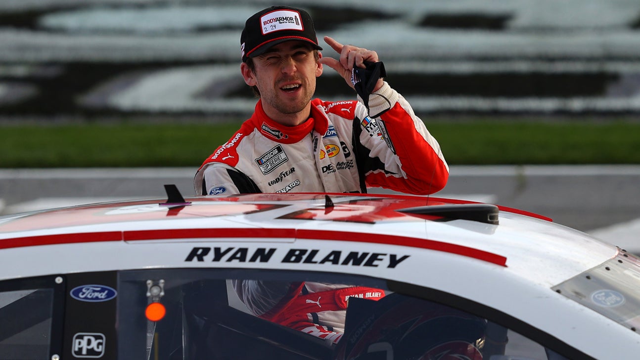 Ryan Blaney surprises Kyle Larson at Atlanta Motor Speedway | FOX Sports