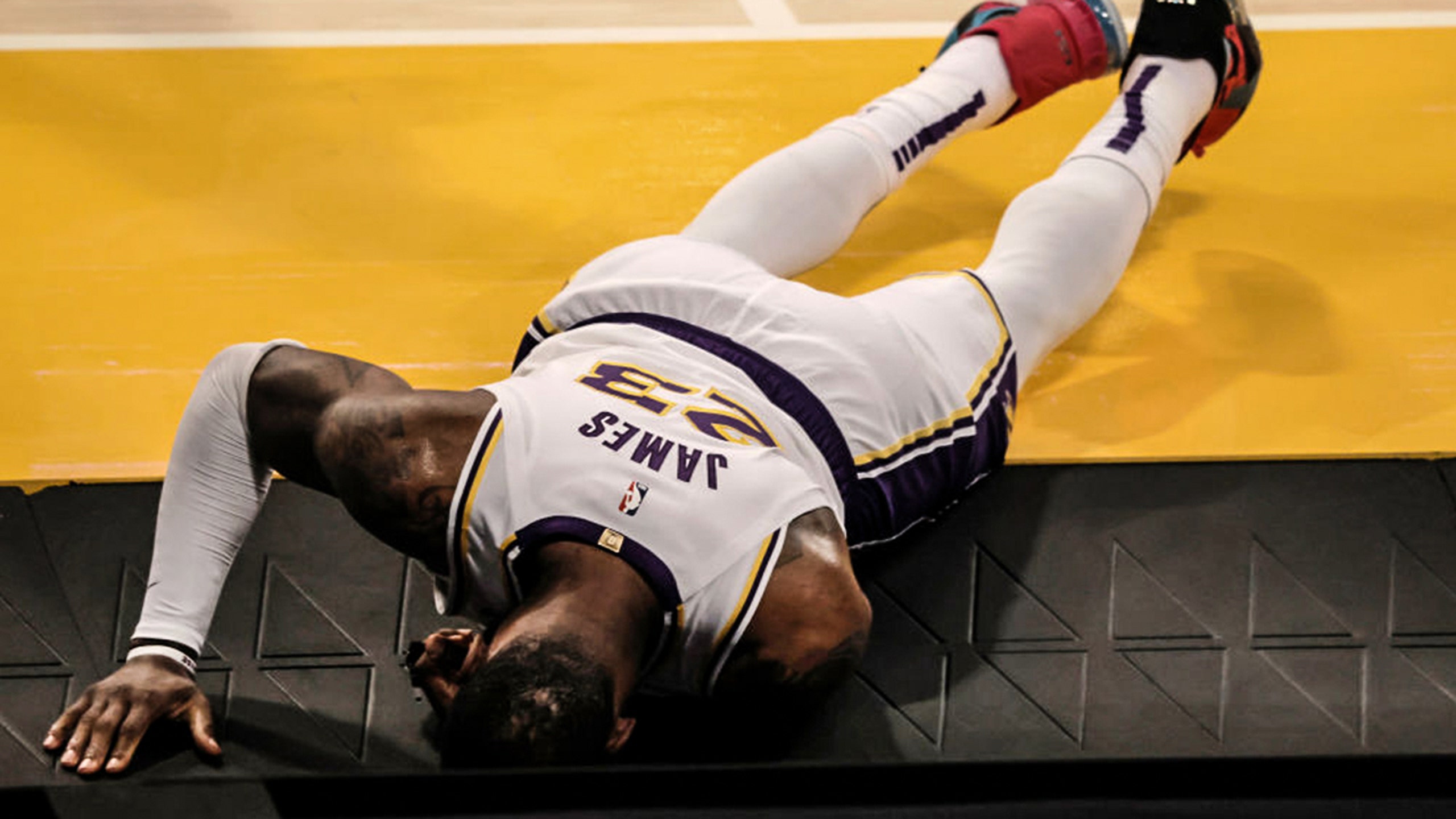 LeBron James' rare injury puts Los Angeles Lakers in a significant bind ...