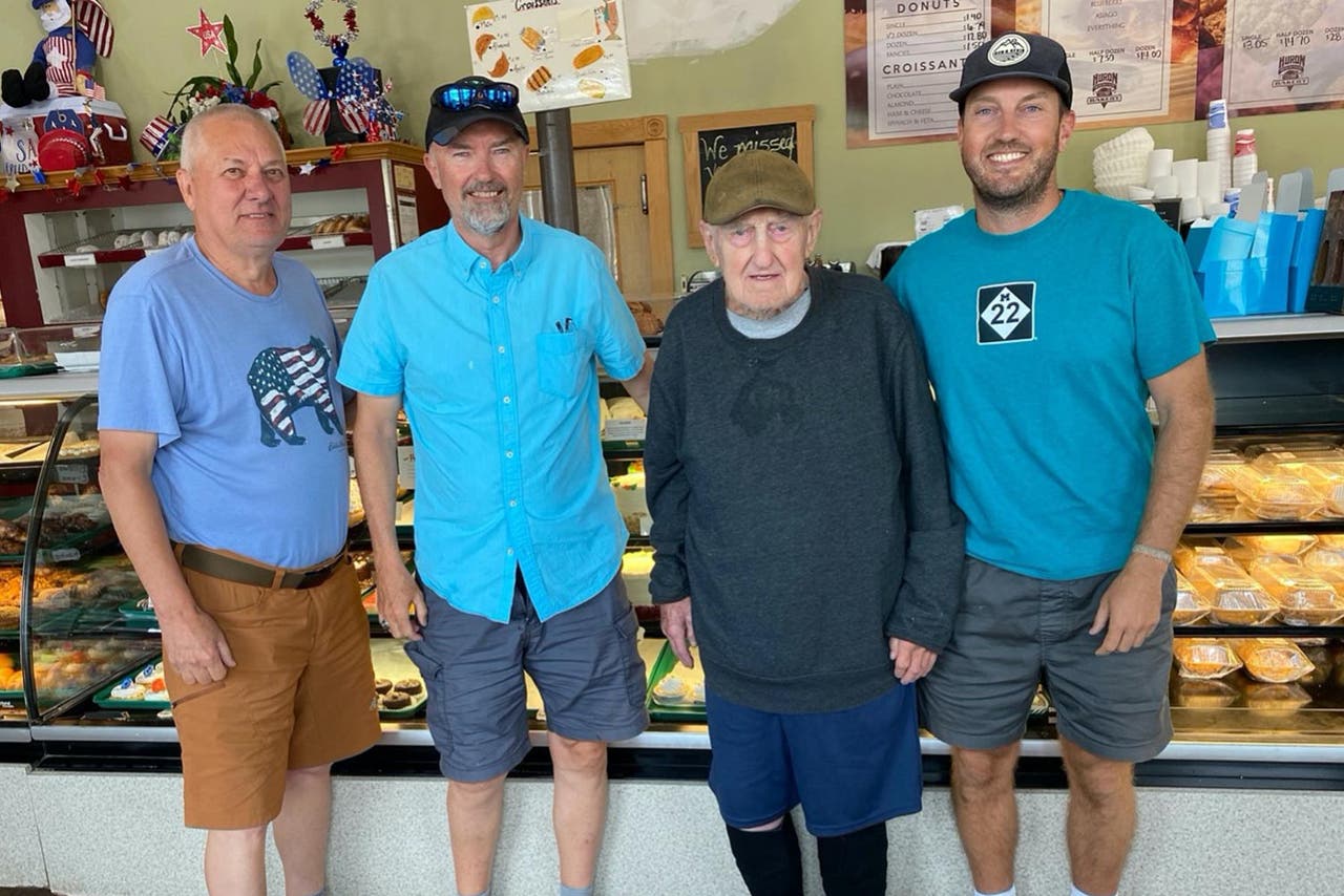 Football's fourth-quarter ritual traces back to legendary coach Buck ...