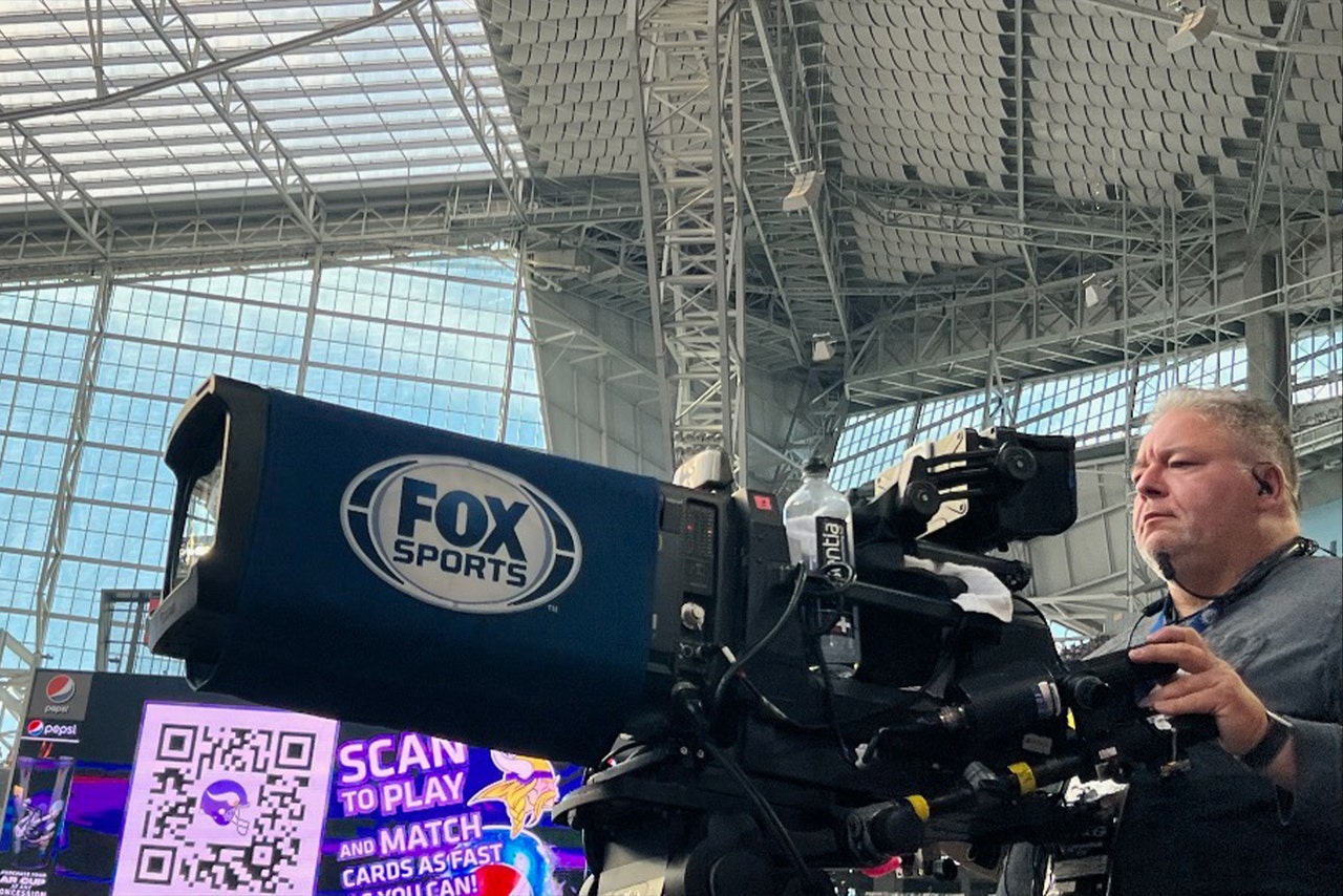 Behind the scenes with FOX NFL crew: Packers-Vikings in Week 1 | FOX Sports