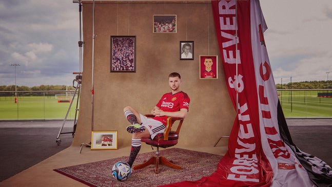 Man United officially signs Mason Mount — and gives him Ronaldo's old ...