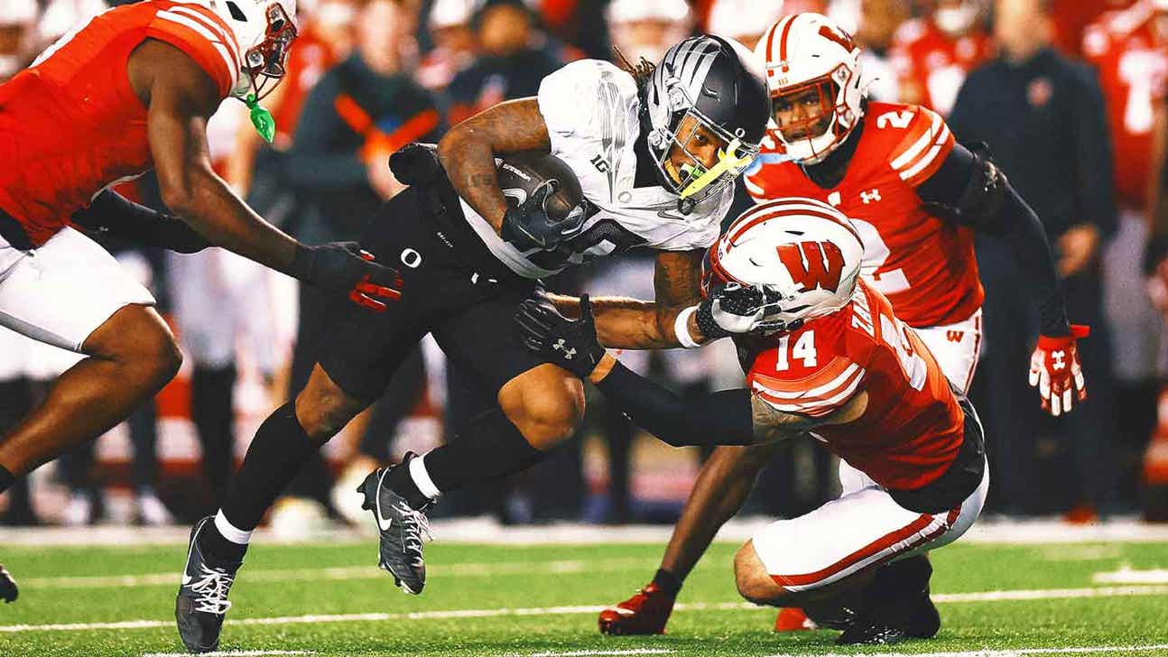 No. 1 Oregon rallies in 4th quarter to beat Wisconsin 16-13 | FOX Sports