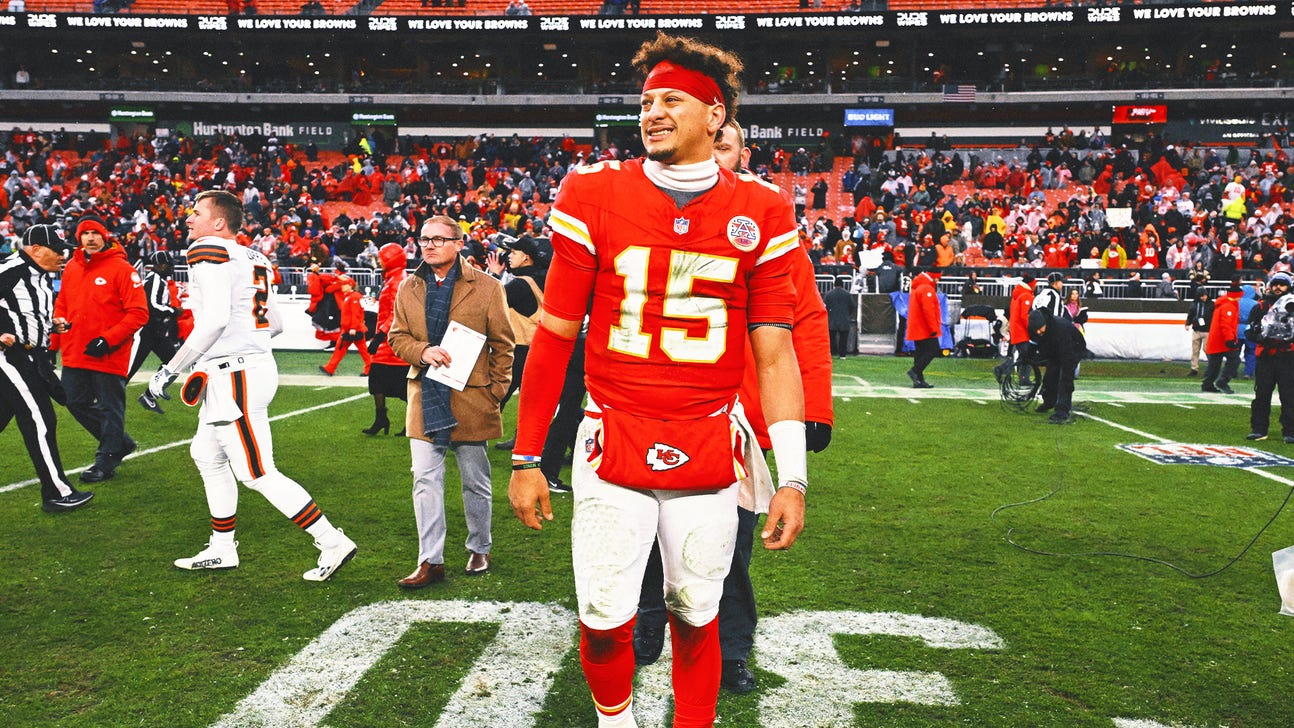 Chiefs' Patrick Mahomes has high-ankle sprain, status for Texans game ...