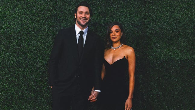 Bills QB Josh Allen and actor Hailee Steinfeld marry in Southern ...