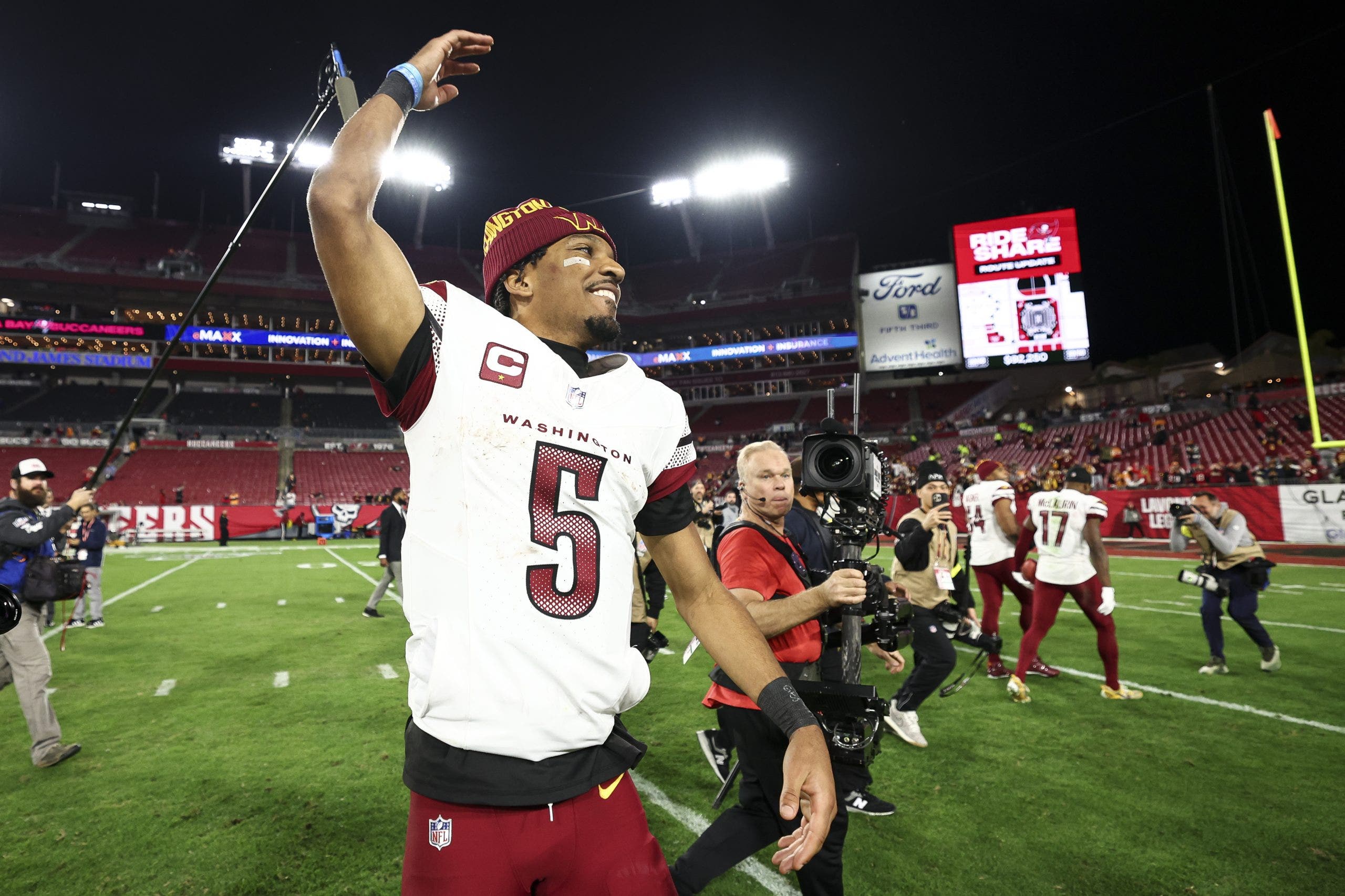 2025 Best NFL Quarterbacks: Patrick Mahomes, Lamar Jackson Lead Top 10 ...