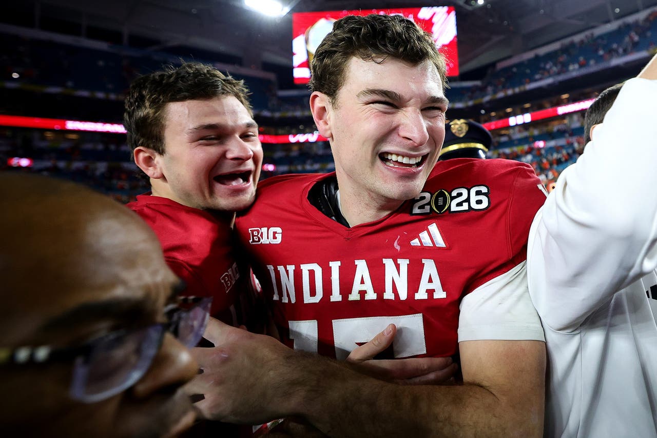 Big Picture: Indiana's Fernando Mendoza Reminds Us How Beautiful CFB ...