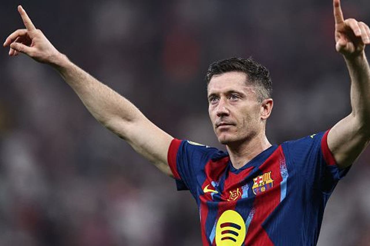 Robert Lewandowski Agrees To Joins Chicago Fire From FC Barcelona | FOX ...